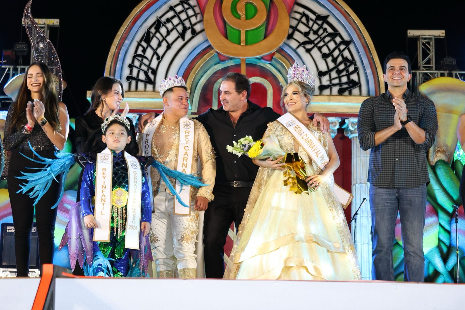 ESPECTACULAR “TRAVESÍA LATINA” EN LA CORONACIÓN DE LOS REYES DEL ...